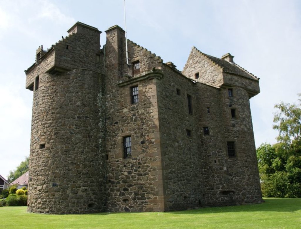 Claypotts Castle