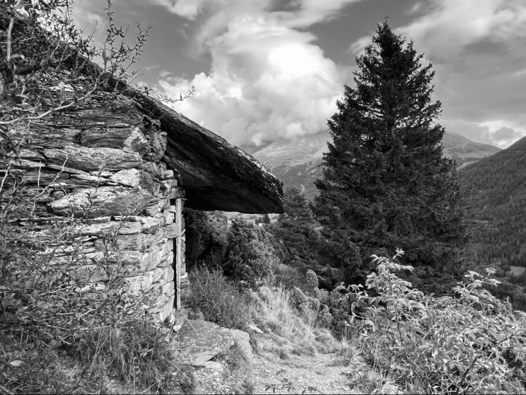 La cabane sous la roche