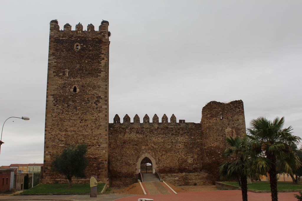 Castillo-Alcázar de los Quiñones